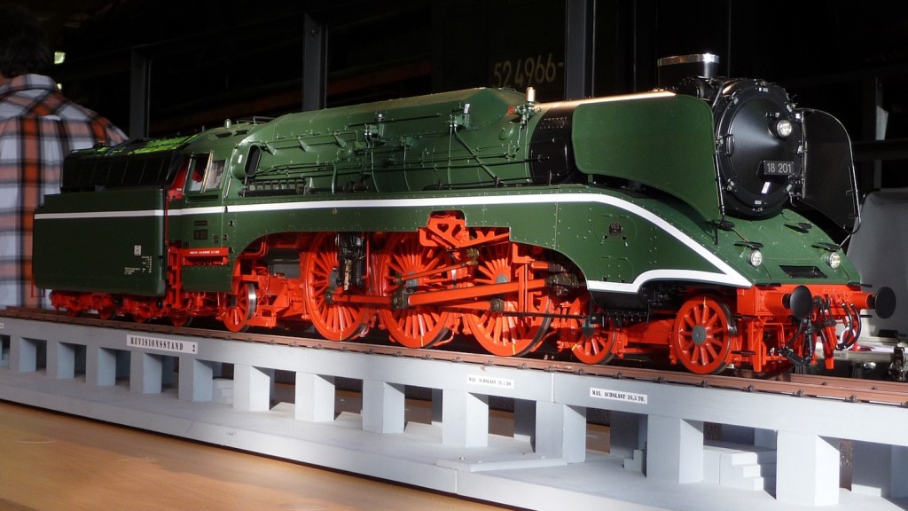 DR 18 201 » im Modell und Original